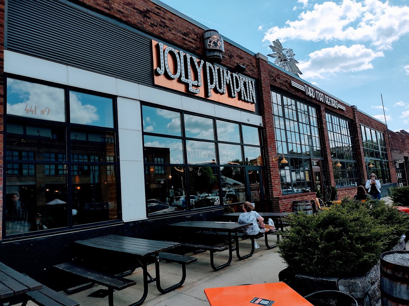 Best 13 Breweries in Detroit MI: Top Places to Sip Craft Beer - SeekABrew